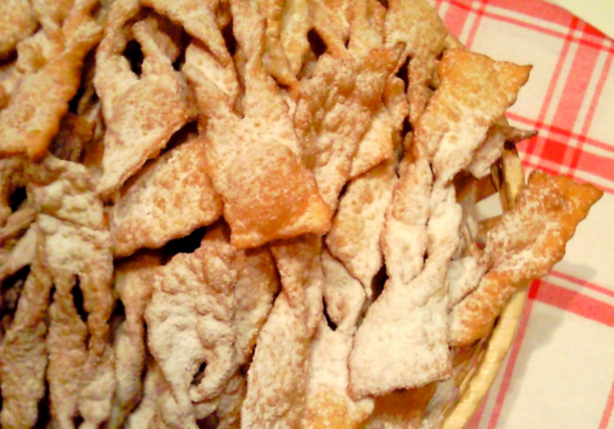 Chrust, czyli karnawałowe faworki - DoradcaSmaku.pl