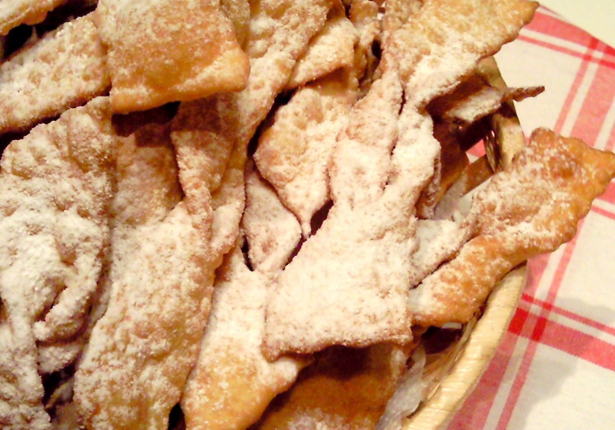 Chrust, czyli karnawałowe faworki - DoradcaSmaku.pl