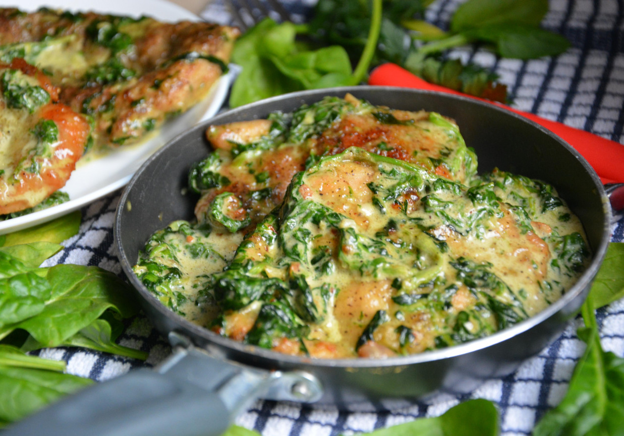 Bitki wieprzowe w szpinaku z serem pleśniowym - DoradcaSmaku.pl