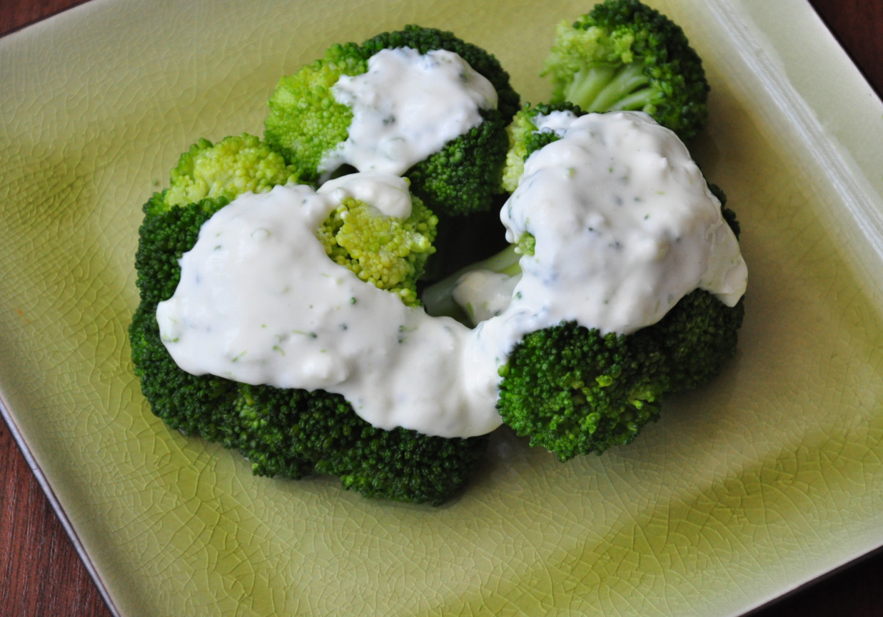brokuły pod serowo-czosnkową pierzynką - DoradcaSmaku.pl
