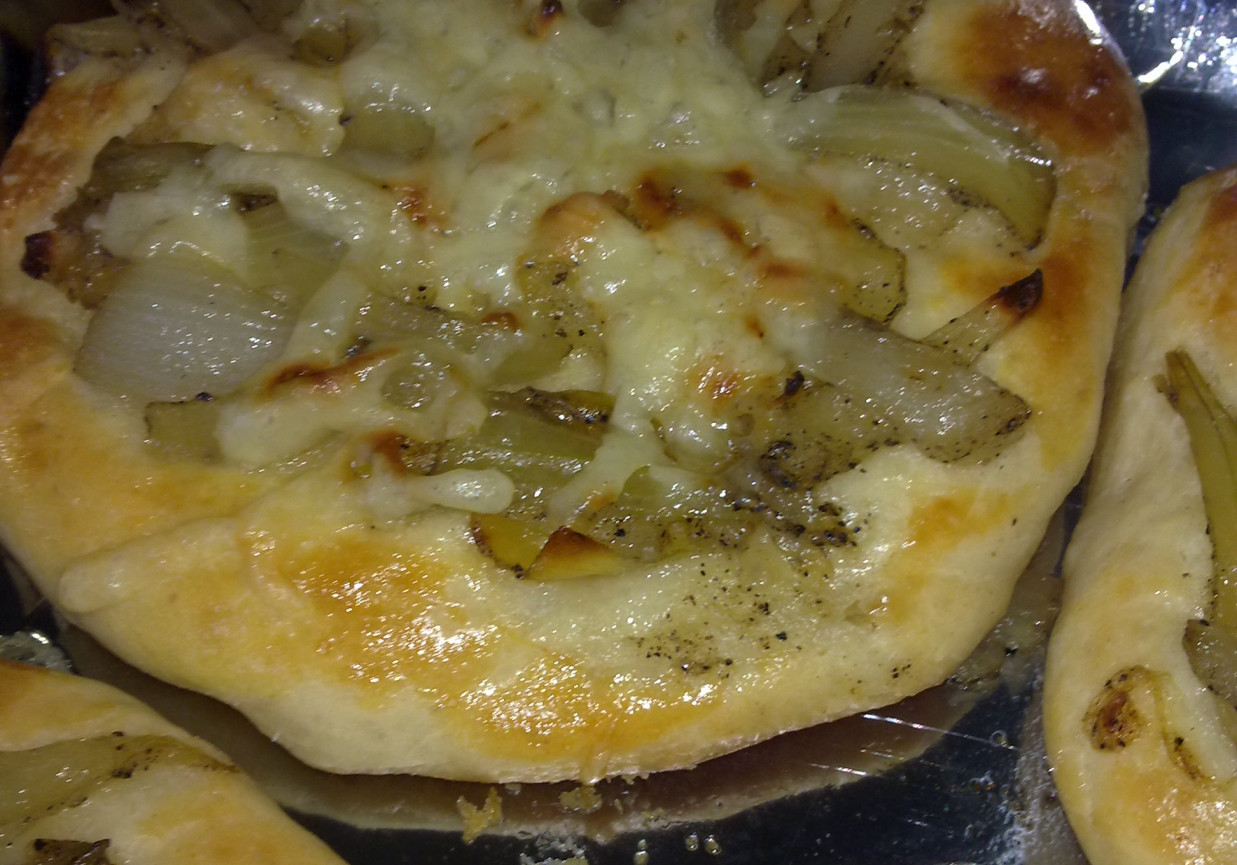 Cebularz z serem żółtym - DoradcaSmaku.pl