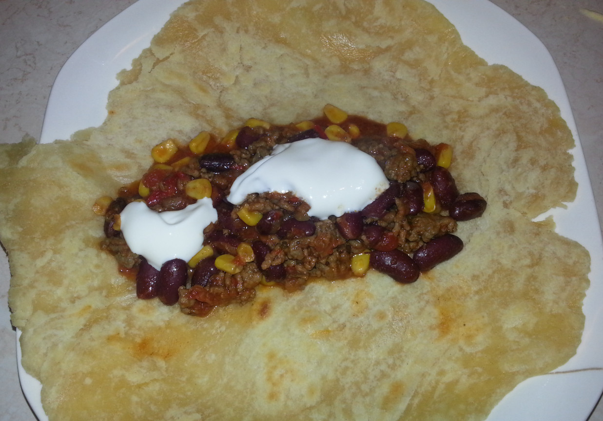 Chilli con carne z tortillą i gęstą śmietaną - DoradcaSmaku.pl