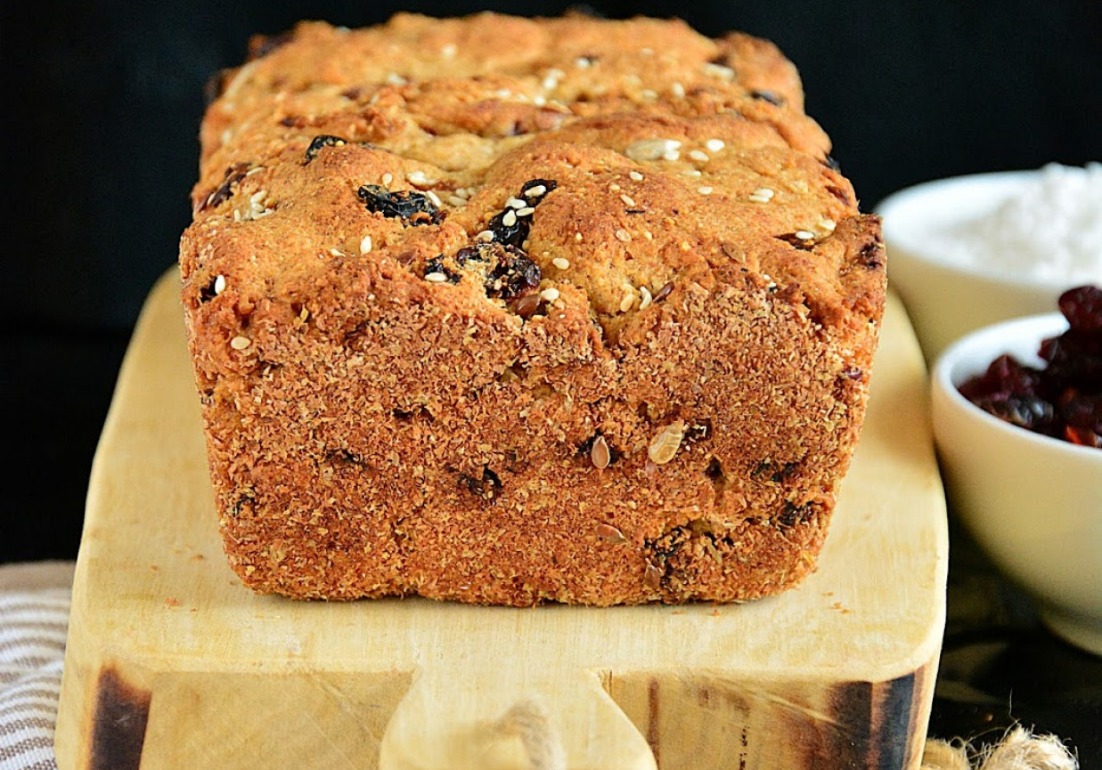 Chleb pełnoziarnisty z rodzynkami i żurawiną (na drożdżach ...