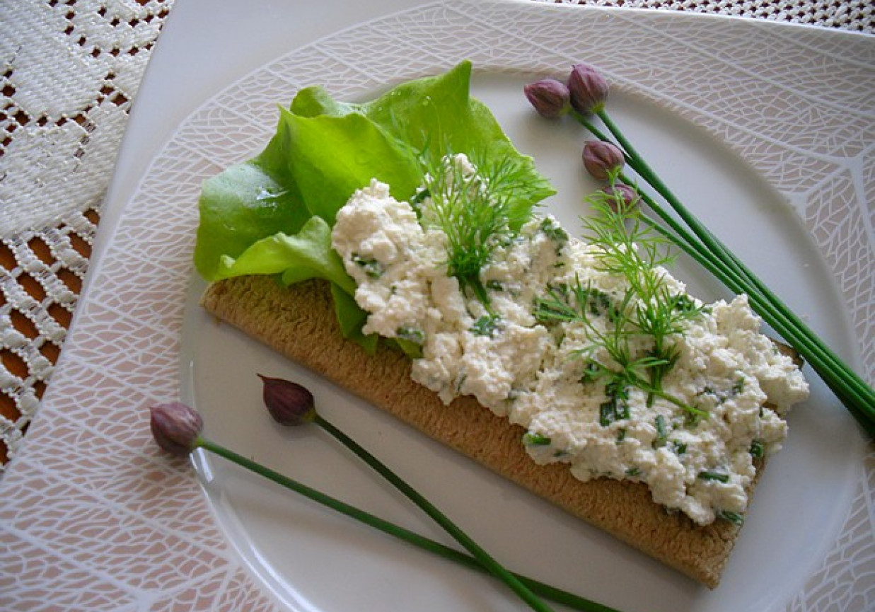 Chrupkie pieczywo z twarożkiem - DoradcaSmaku.pl