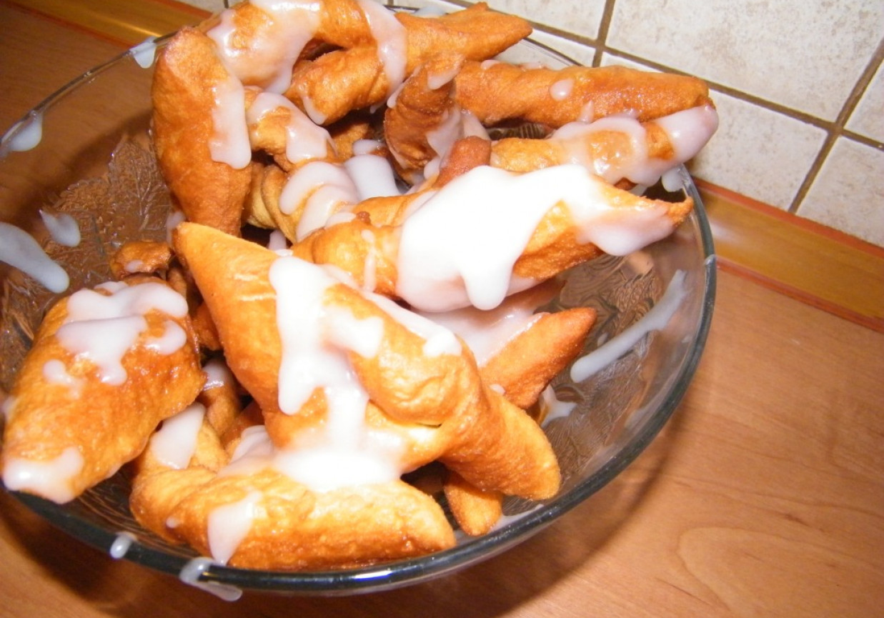 Chruściki drożdżowe - DoradcaSmaku.pl
