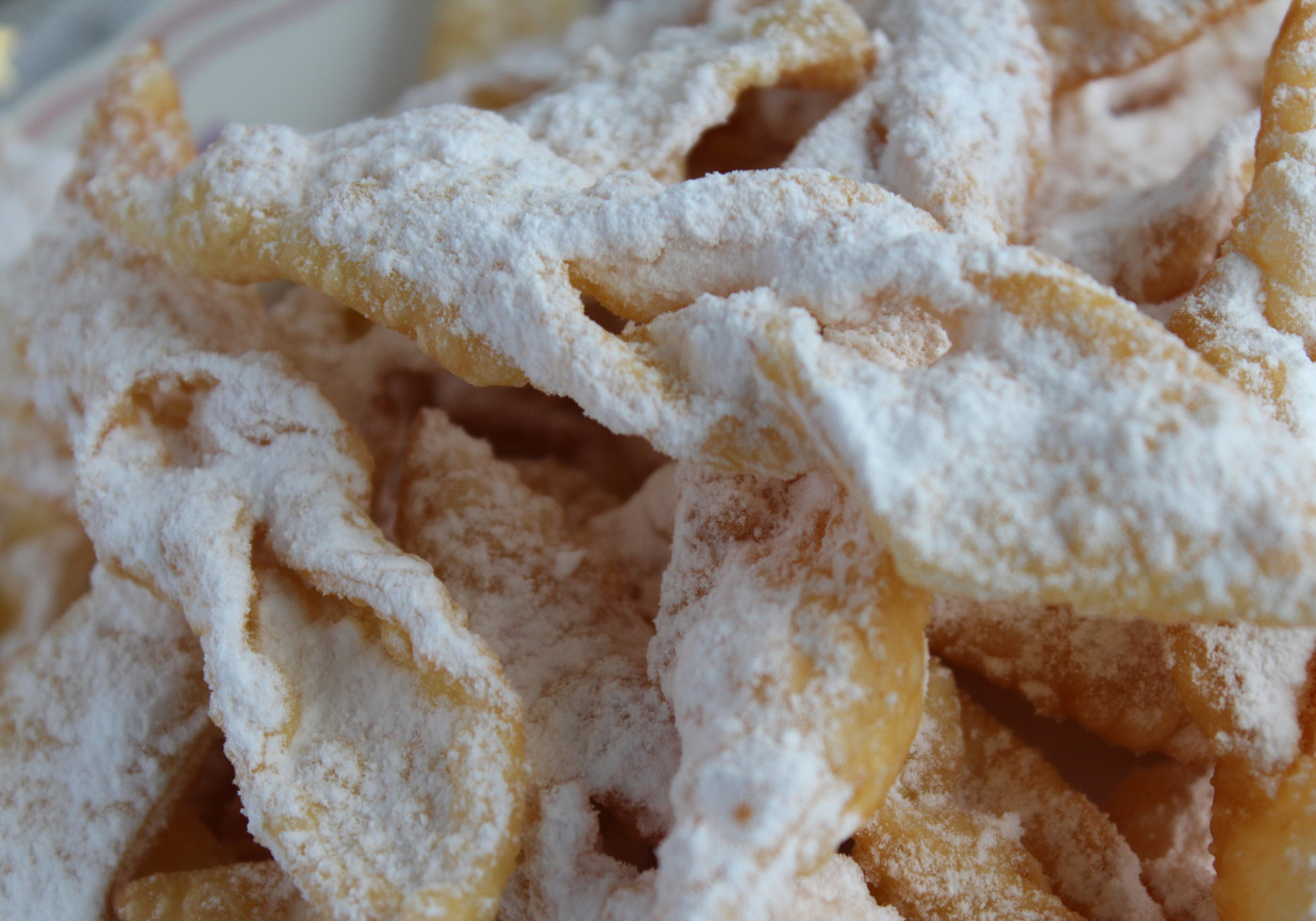 Chrust, czyli faworki - DoradcaSmaku.pl