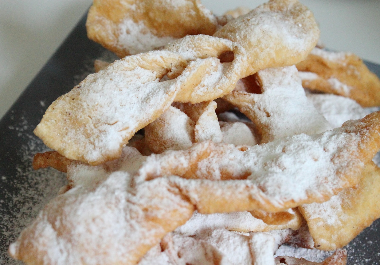 Chrust czyli faworki - DoradcaSmaku.pl