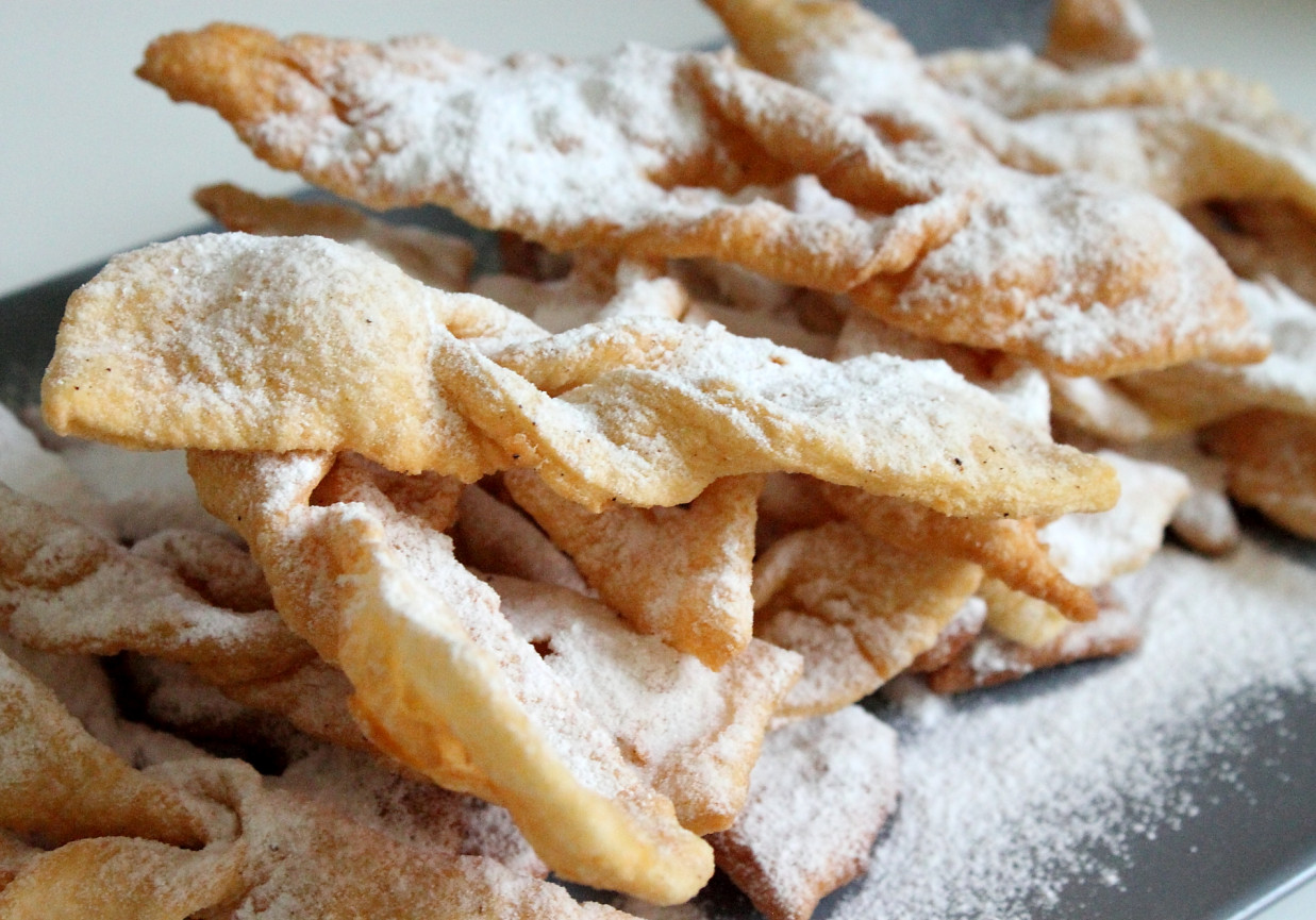 Chrust czyli faworki - DoradcaSmaku.pl