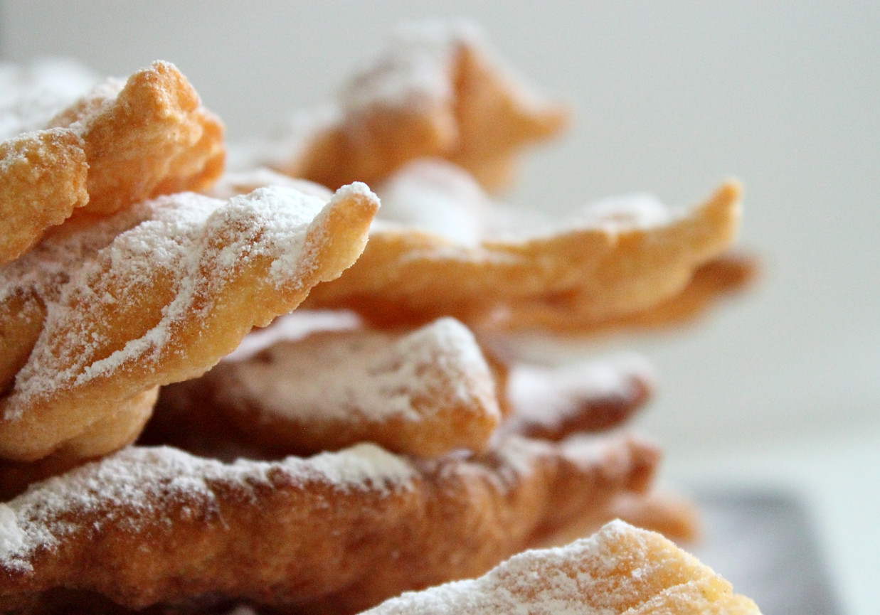 Chrust czyli faworki - DoradcaSmaku.pl