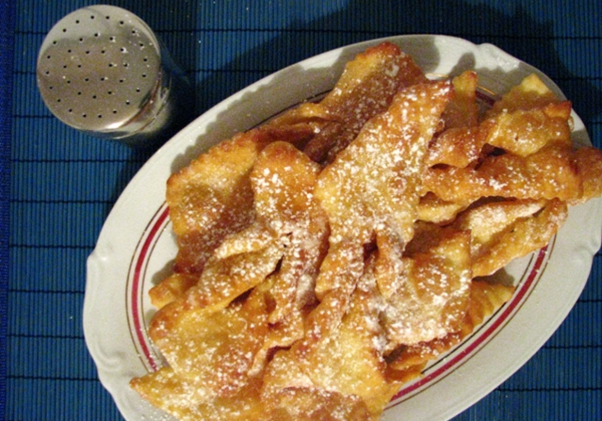 Chrusty czyli faworki według Tosi - DoradcaSmaku.pl