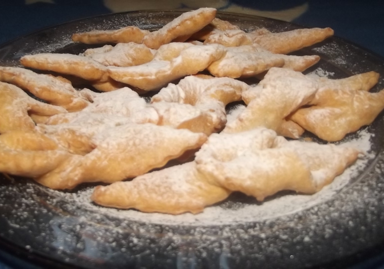 Chrusty czyli faworki - DoradcaSmaku.pl