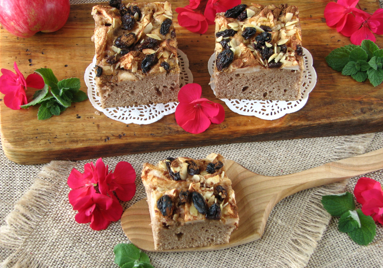 Cynamonowiec z jabłkami i bakaliami - DoradcaSmaku.pl