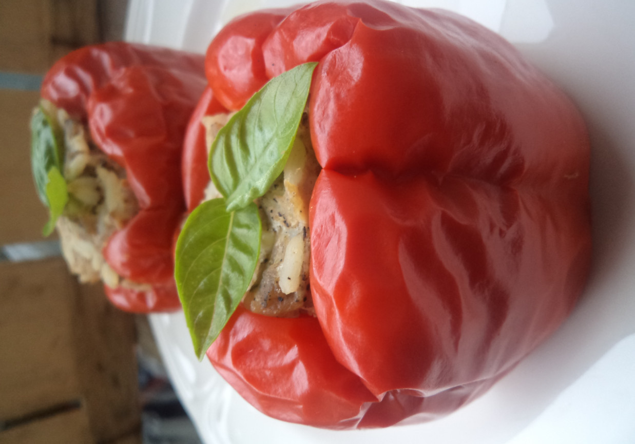 Czerwona papryka faszerowana mięsem drobiowym :) - DoradcaSmaku.pl