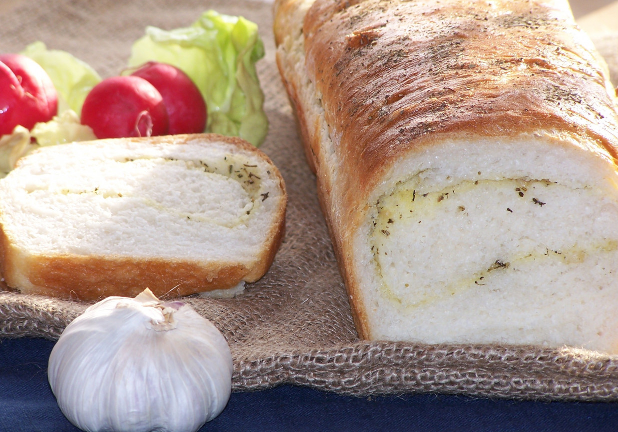 Delikatne pieczywo ze zdrowym dodatkiem, czyli chlebek z czosnkiem :) - DoradcaSmaku.pl