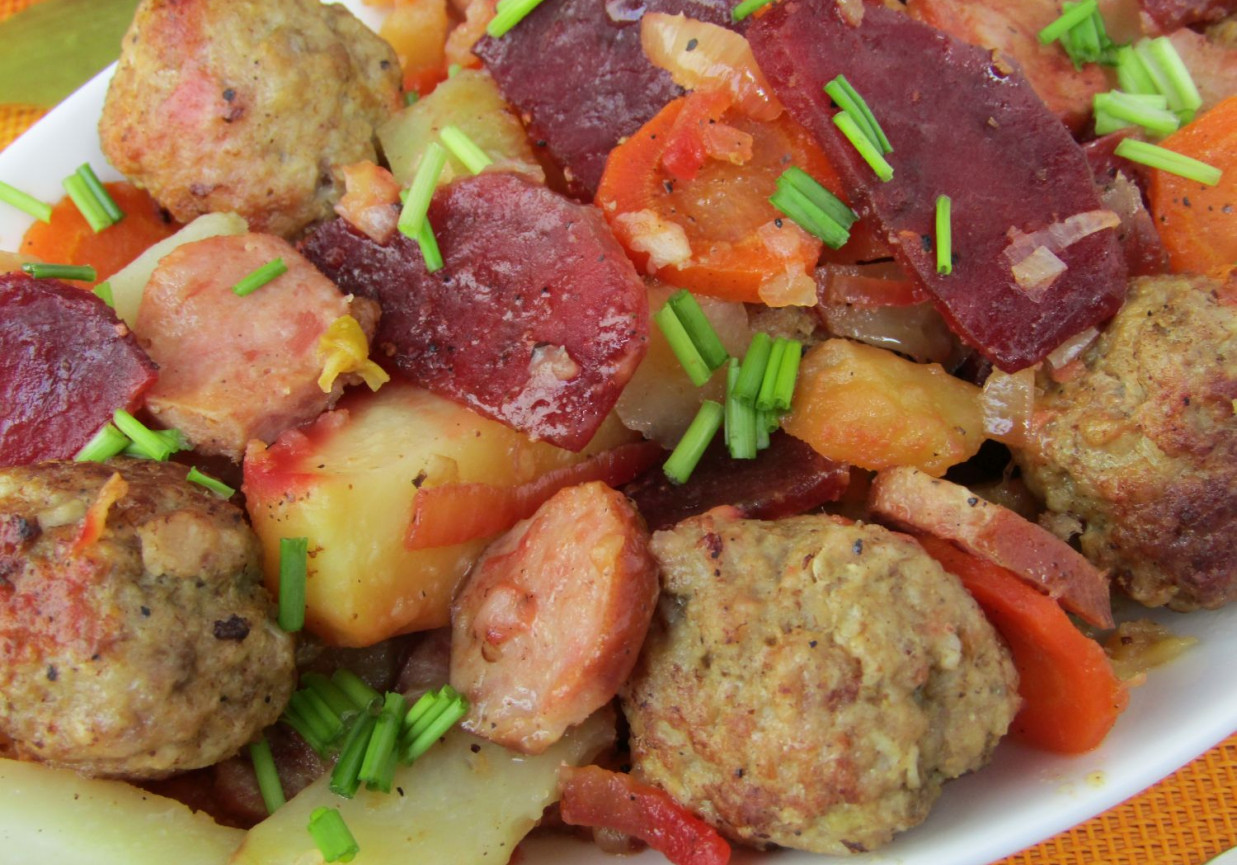 Duszonki z klopsikami - DoradcaSmaku.pl