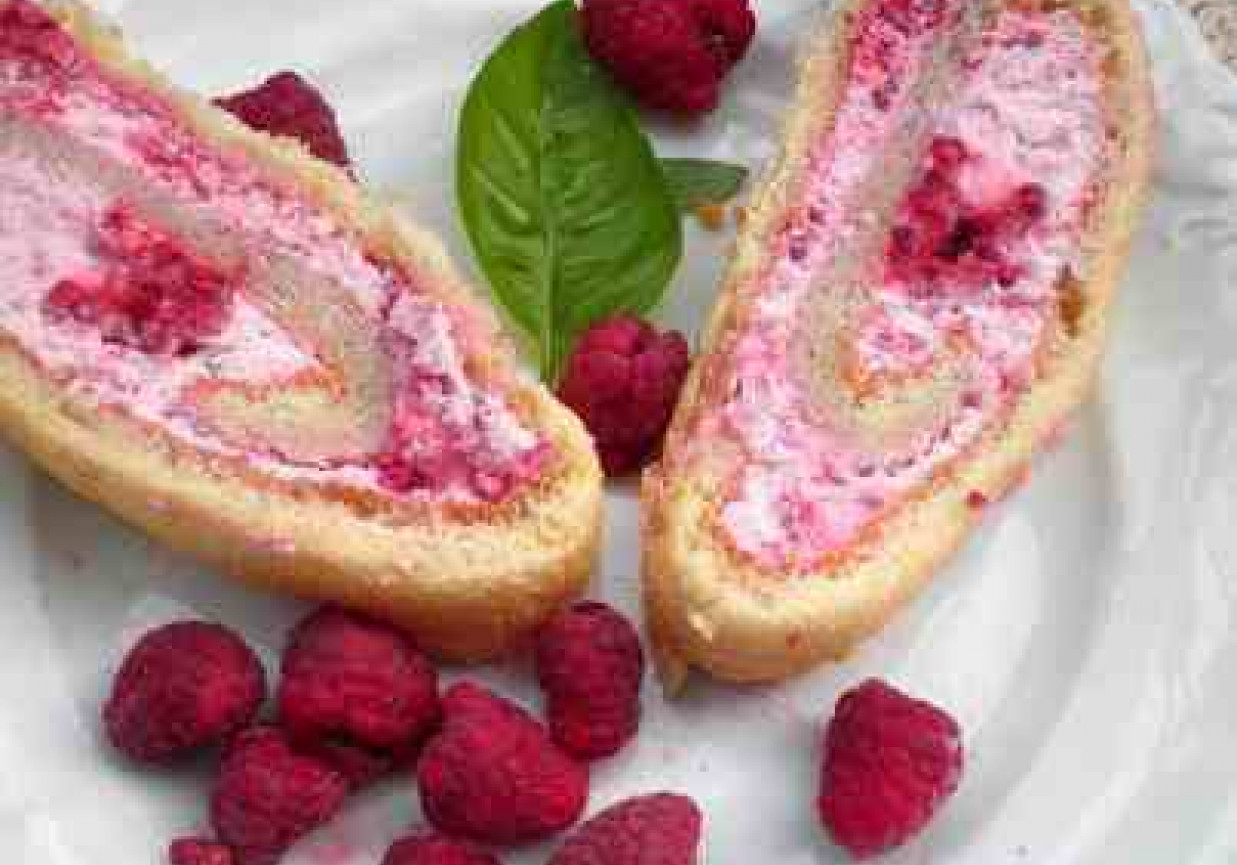 fantazja - rolada malinowa - DoradcaSmaku.pl