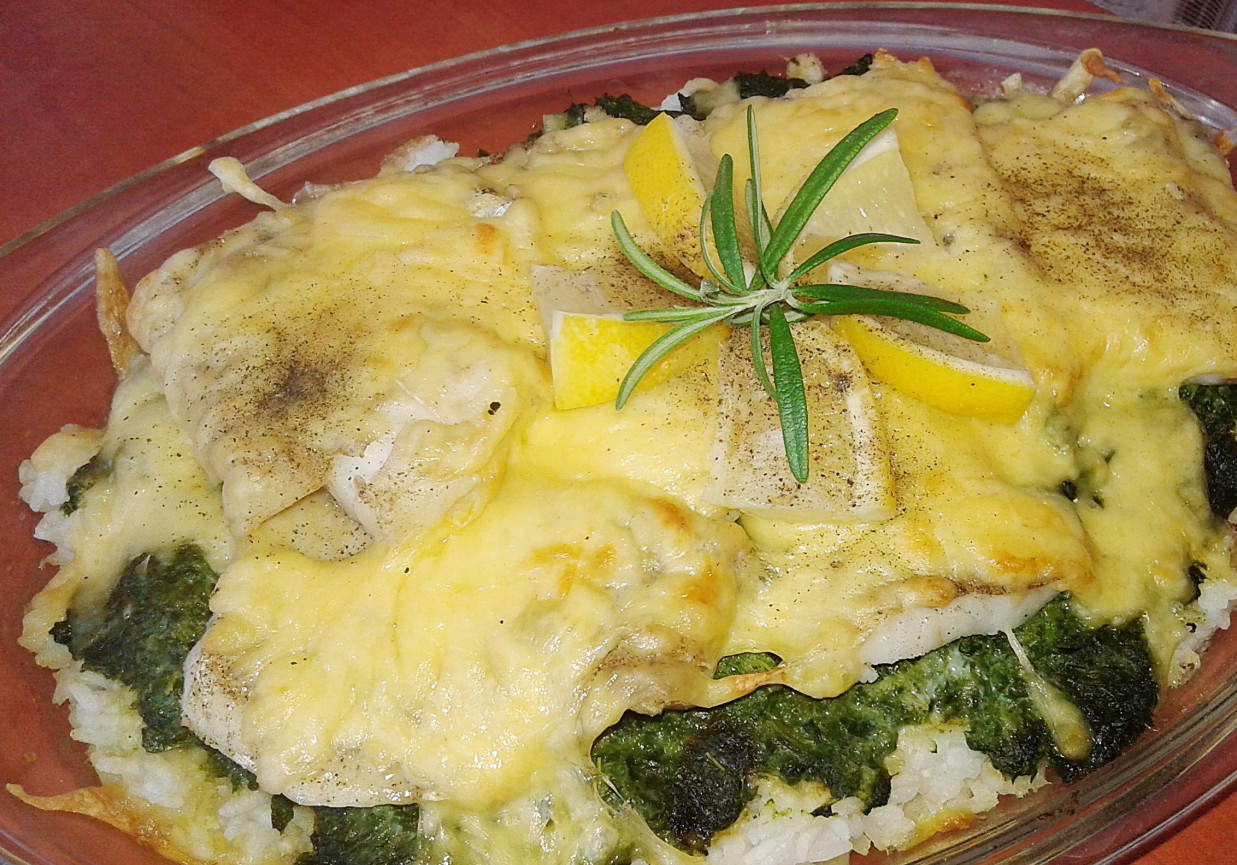 Filet z mintaja na szpinaku pod serową kołderką - DoradcaSmaku.pl