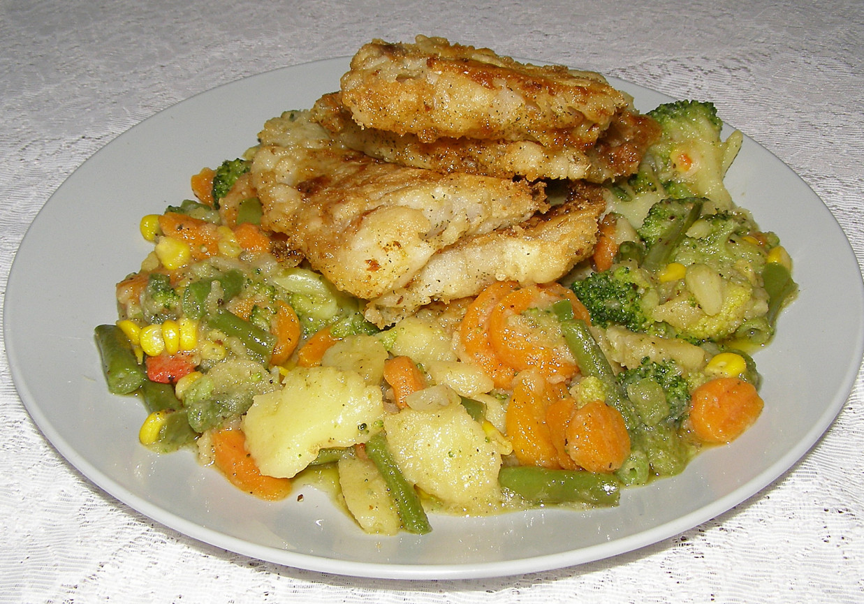 filety mintaja z warzywami z patelni... - DoradcaSmaku.pl