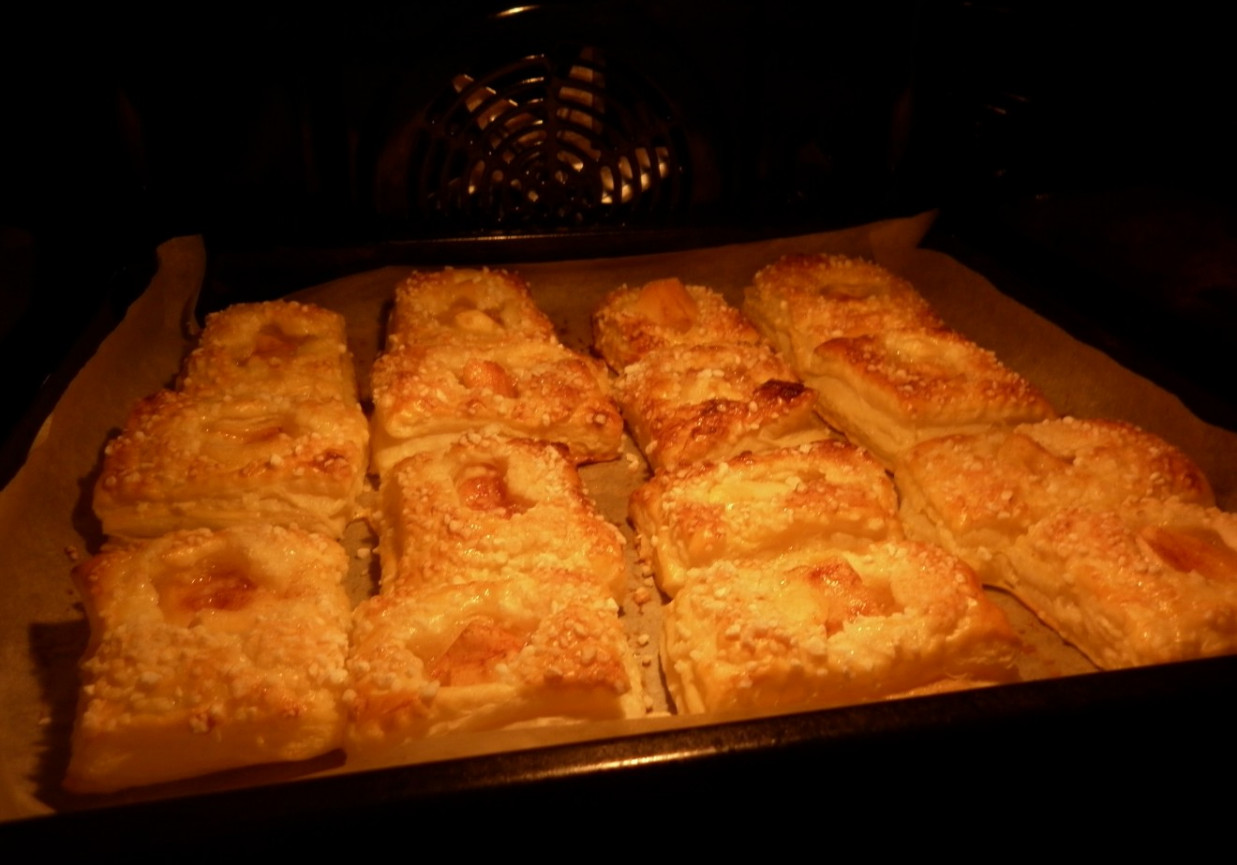 Francuskie z jabłkiem pod perlistym cukrem. - DoradcaSmaku.pl