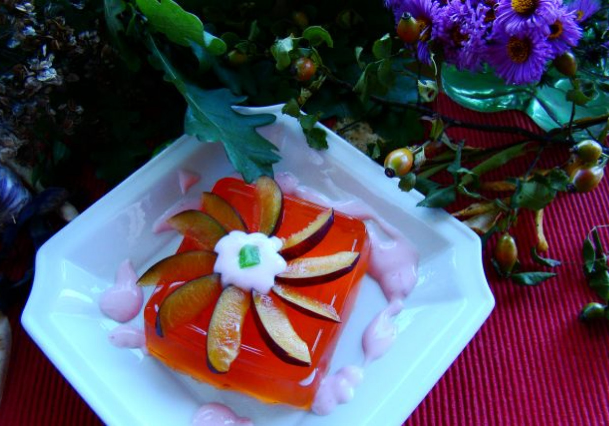 Galaretka pomarańczowa z sosem owocoowym i śliwkami - DoradcaSmaku.pl