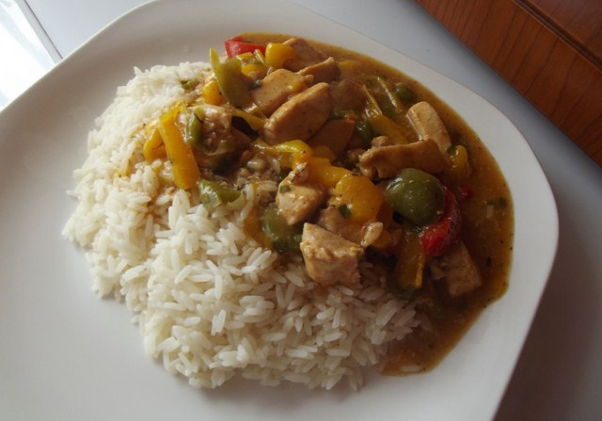 Gulasz drobiowy z ryżem - DoradcaSmaku.pl