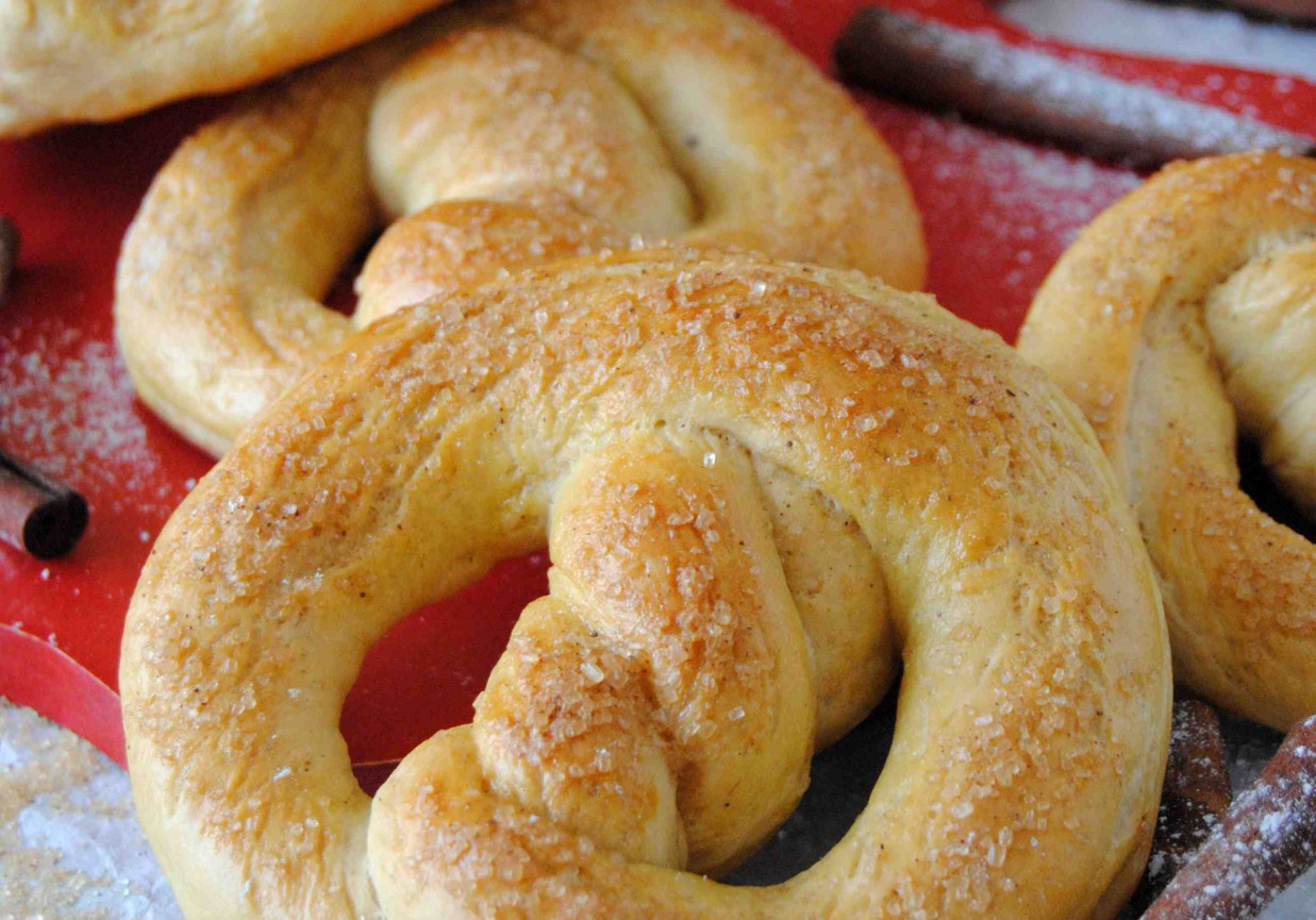 Jabłkowe precle - DoradcaSmaku.pl