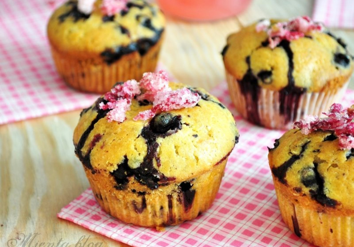 Jagodowe muffinki z niespodzianką - DoradcaSmaku.pl