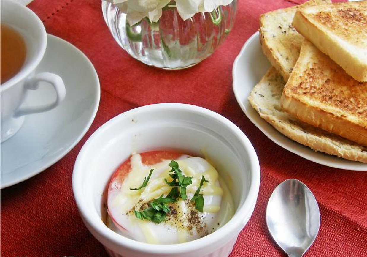 Jaja sadzone w pomidorach - DoradcaSmaku.pl