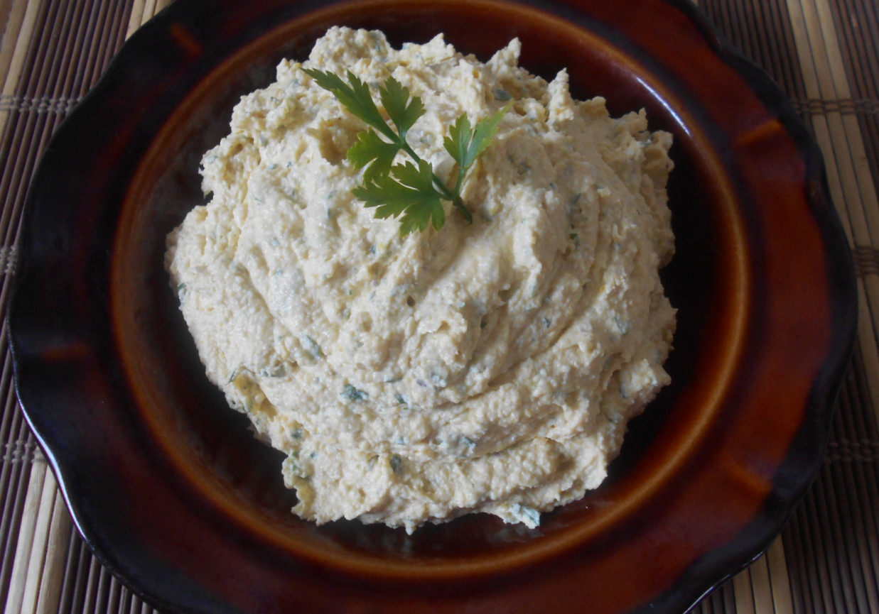 Jajeczna pasta z kurczakiem - DoradcaSmaku.pl