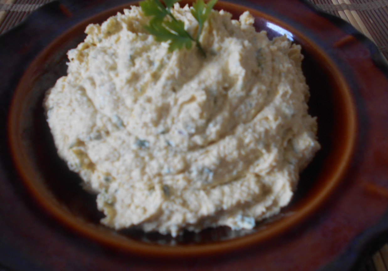 Jajeczna pasta z kurczakiem - DoradcaSmaku.pl