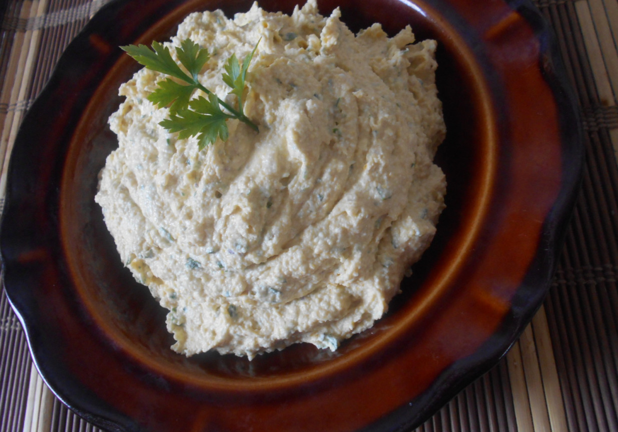 Jajeczna pasta z kurczakiem - DoradcaSmaku.pl