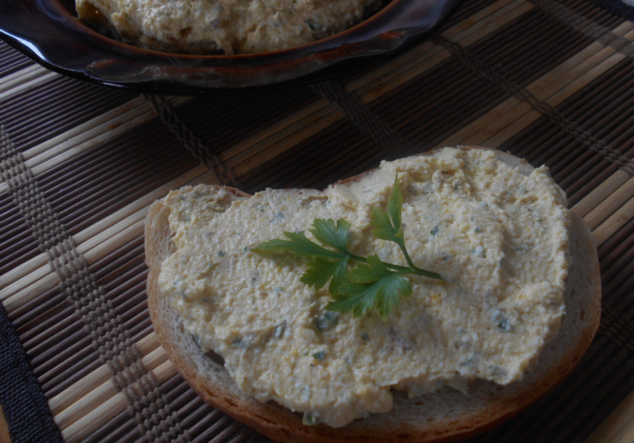 Jajeczna pasta z kurczakiem - DoradcaSmaku.pl