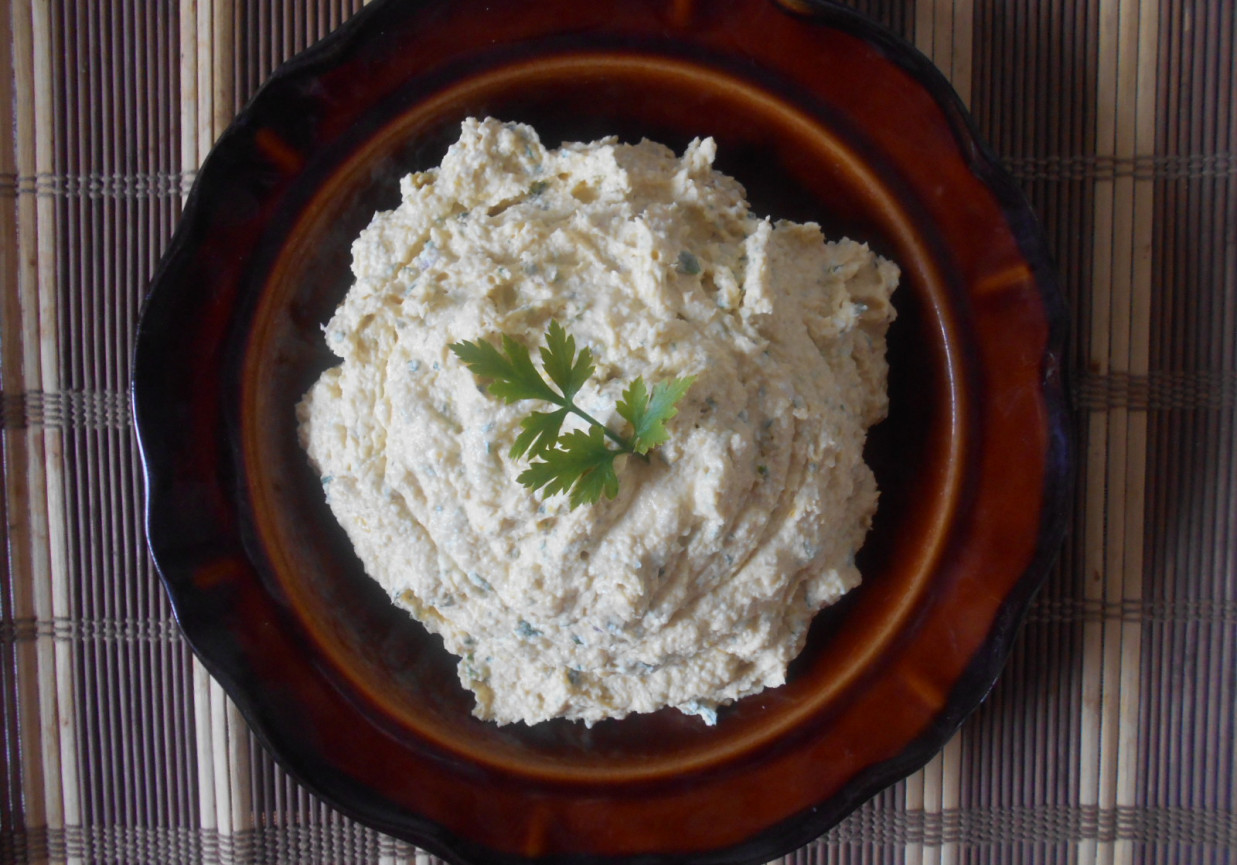 Jajeczna pasta z kurczakiem - DoradcaSmaku.pl