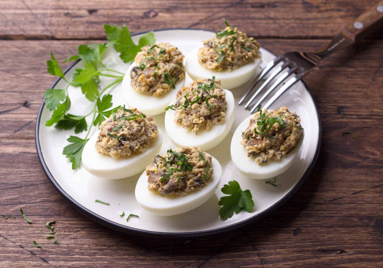 Jajka faszerowane pieczarkami - DoradcaSmaku.pl