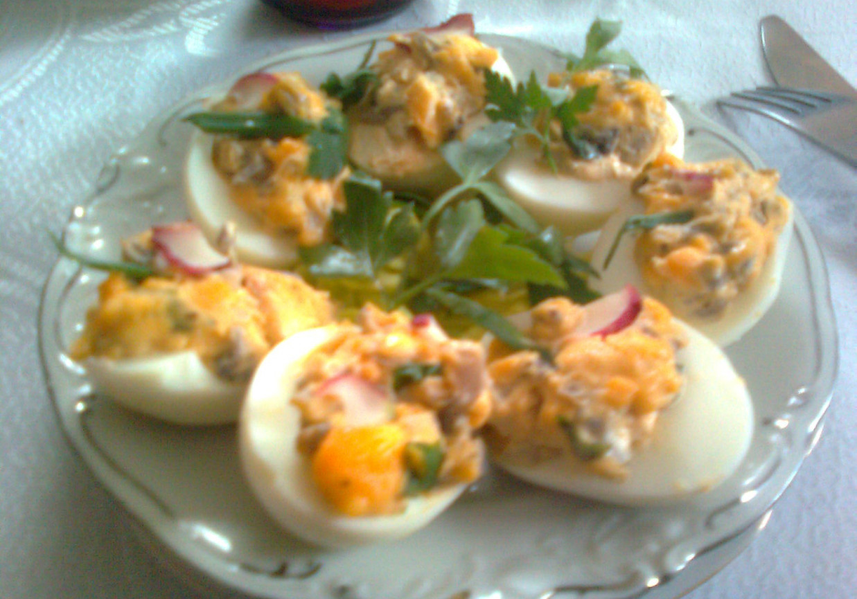 Jajka faszerowane sardynką - DoradcaSmaku.pl