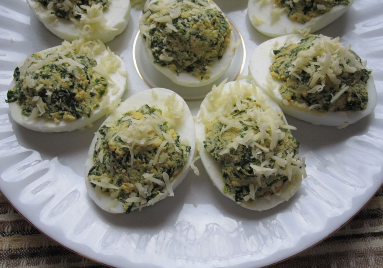 Jajka faszerowane szpinakiem - DoradcaSmaku.pl