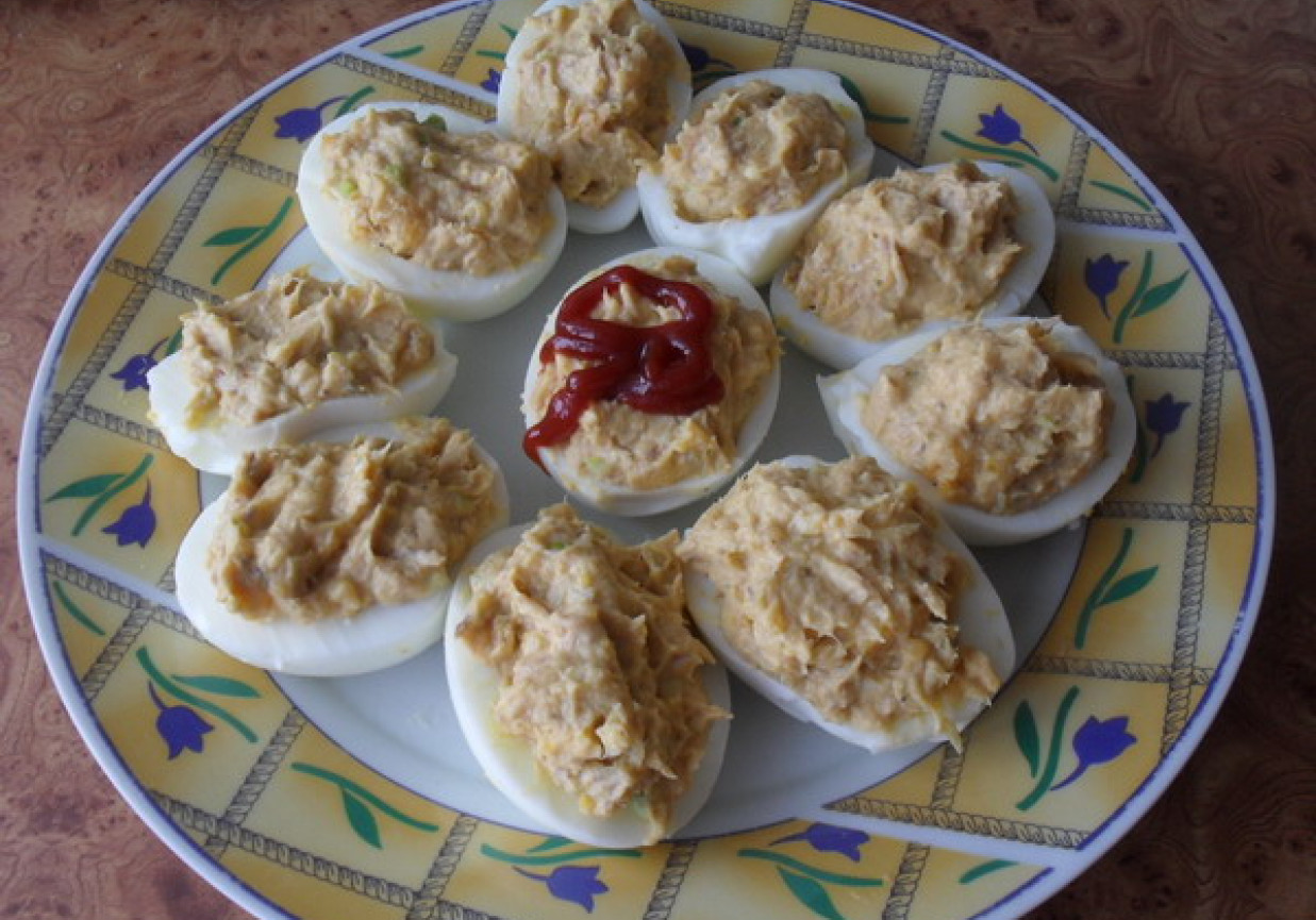 Jajka faszerowane tuńczykiem. - DoradcaSmaku.pl