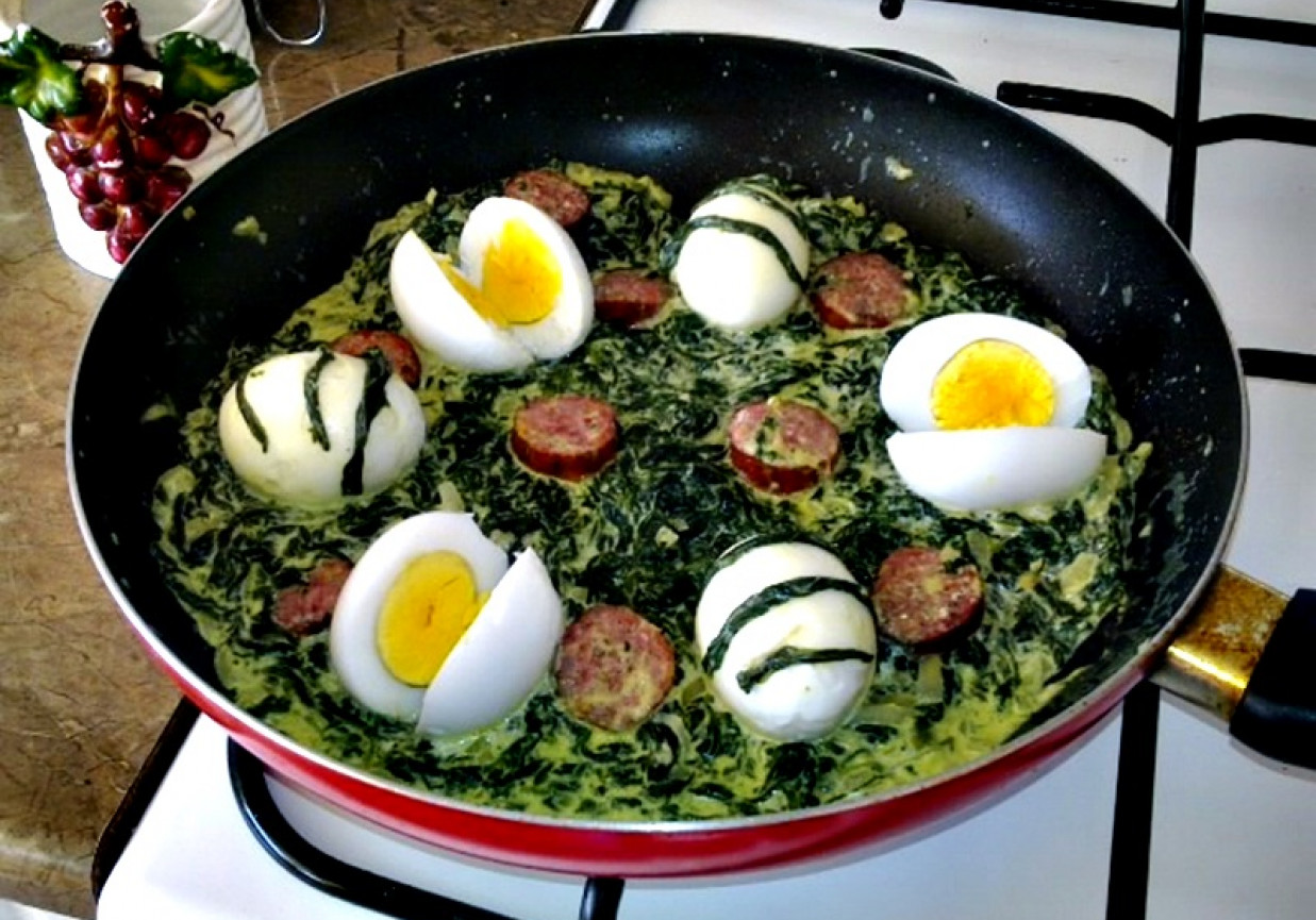 Jajka na szpinaku - DoradcaSmaku.pl