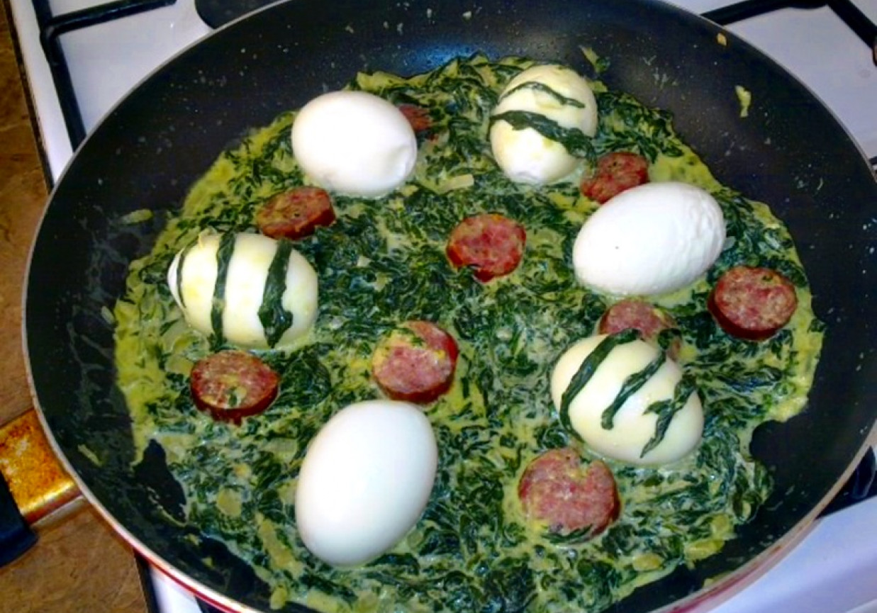 Jajka na szpinaku - DoradcaSmaku.pl