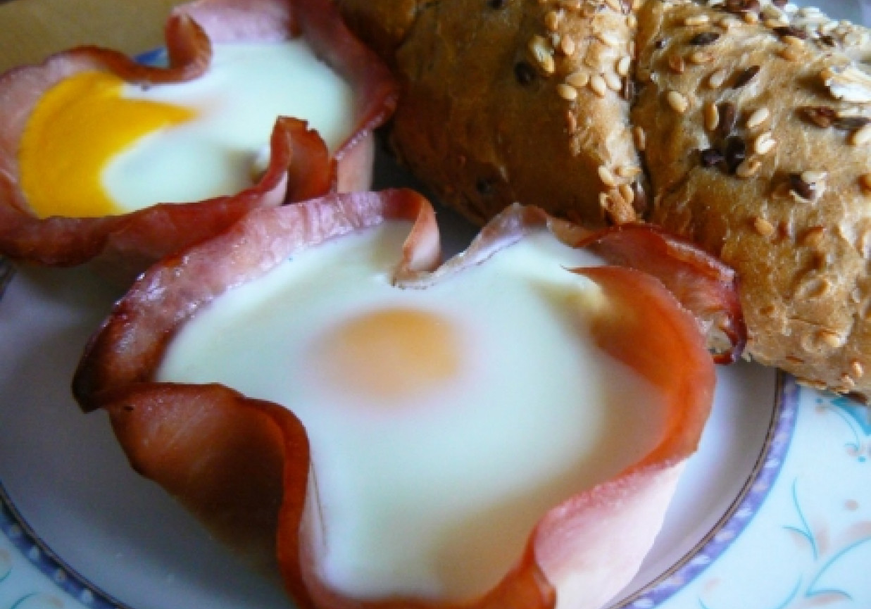 Jajka pieczone w szynce - DoradcaSmaku.pl