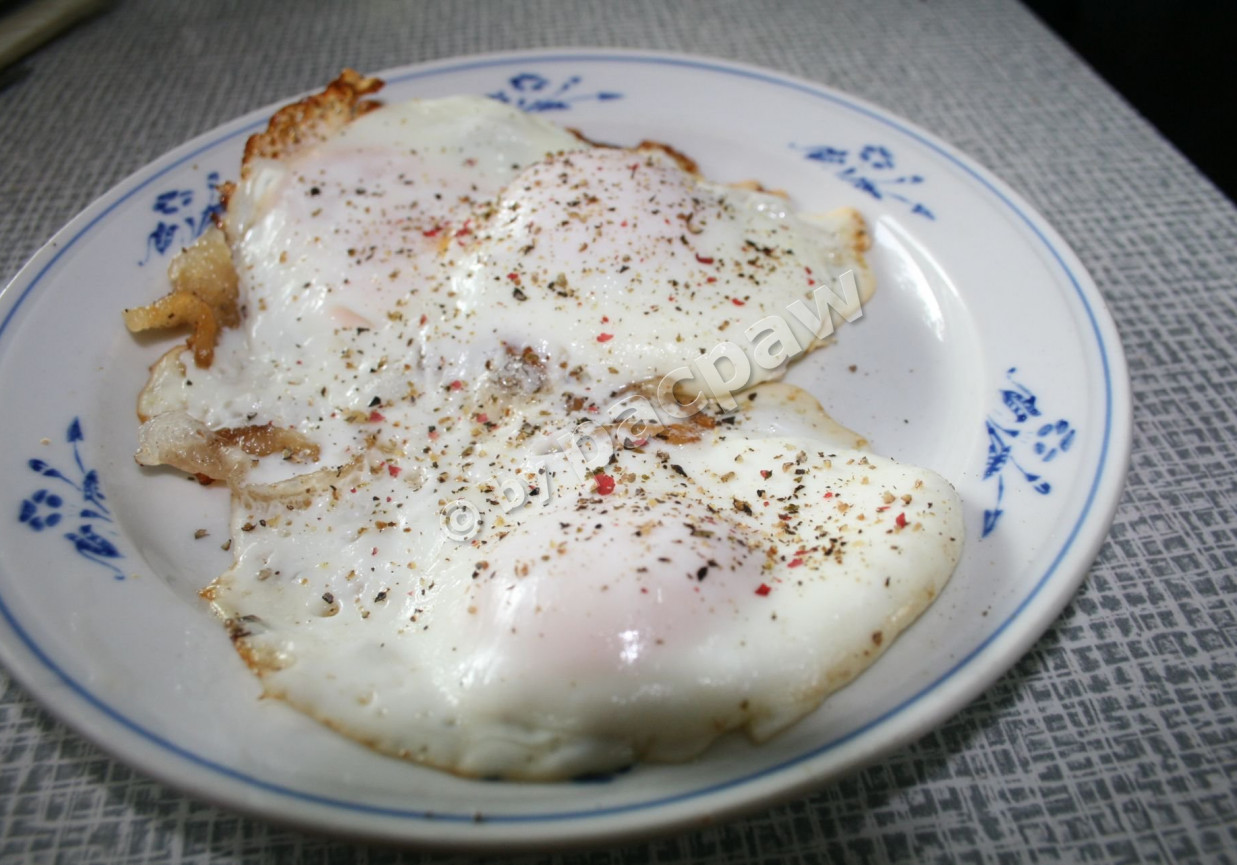 Jajka sadzone białe - DoradcaSmaku.pl