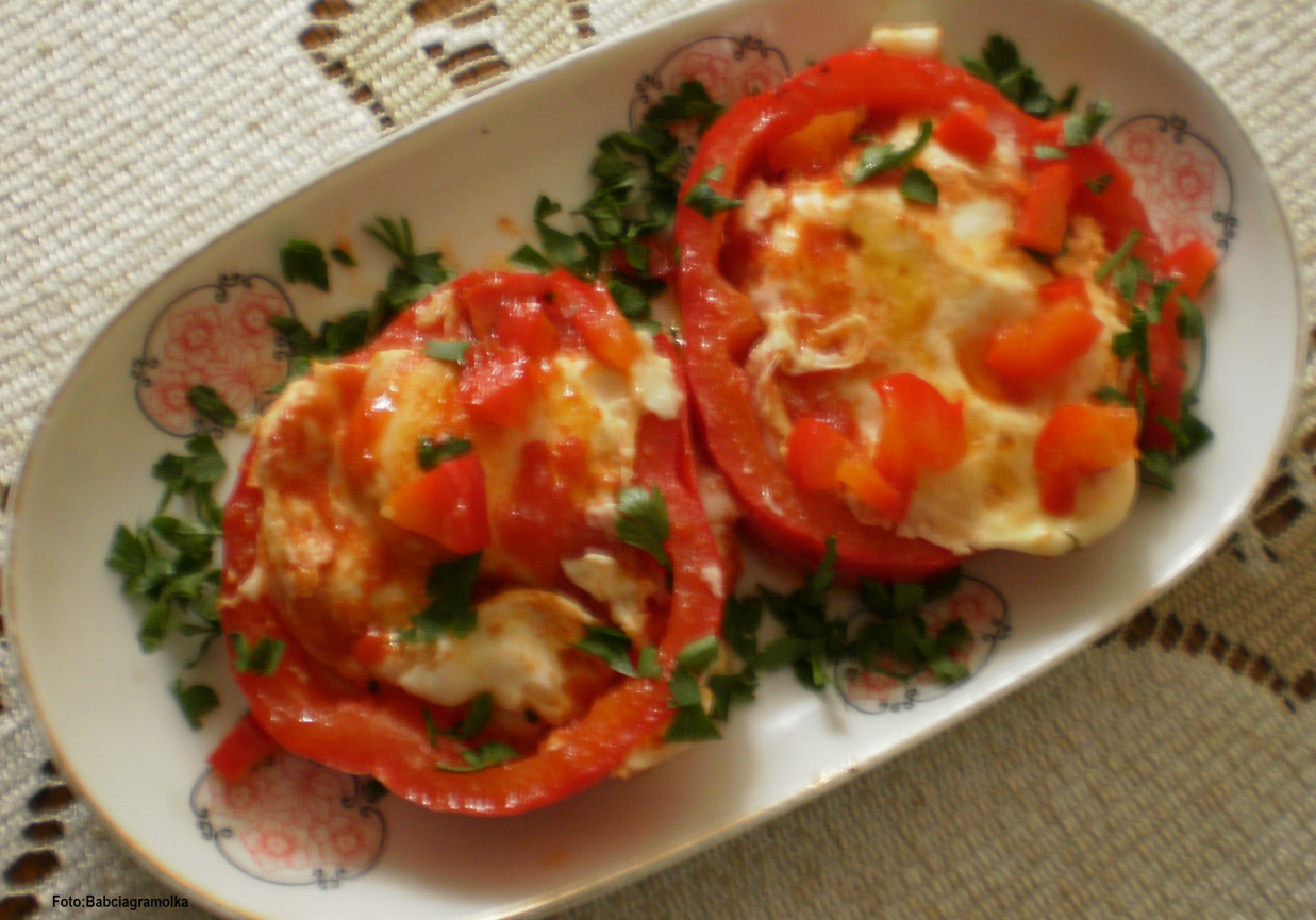 Jajka sadzone na ketchupie : - DoradcaSmaku.pl