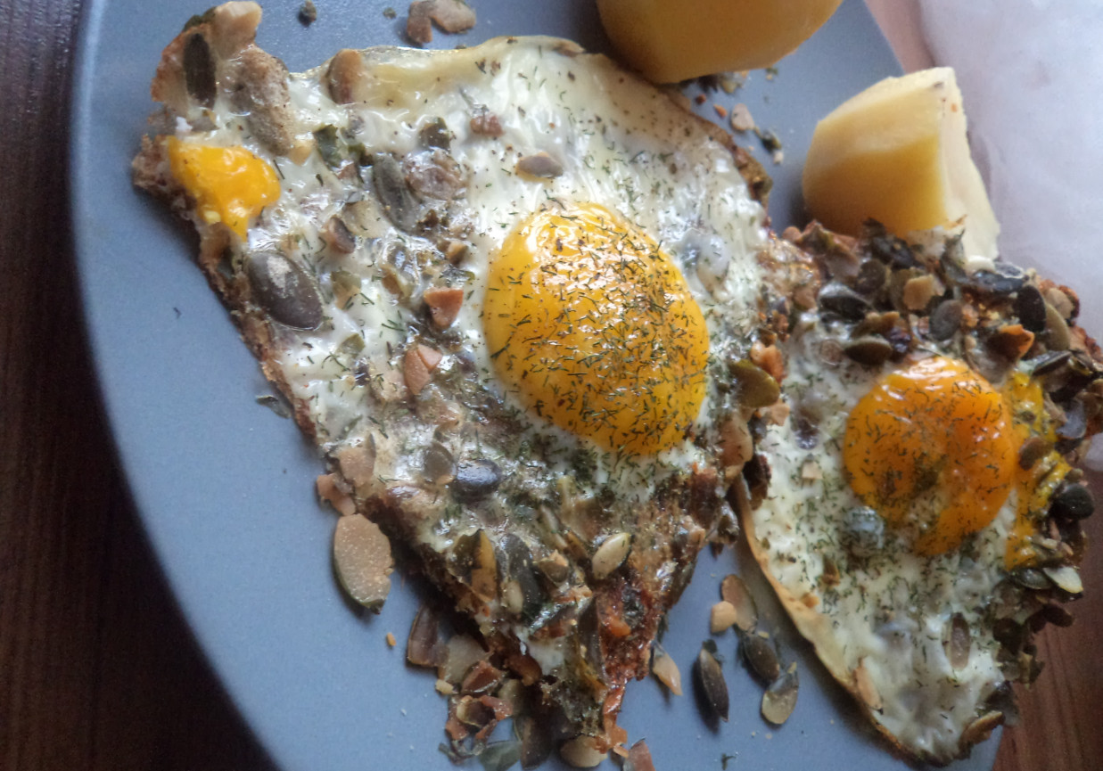 Jajka sadzone na pestkach dyni :) - DoradcaSmaku.pl