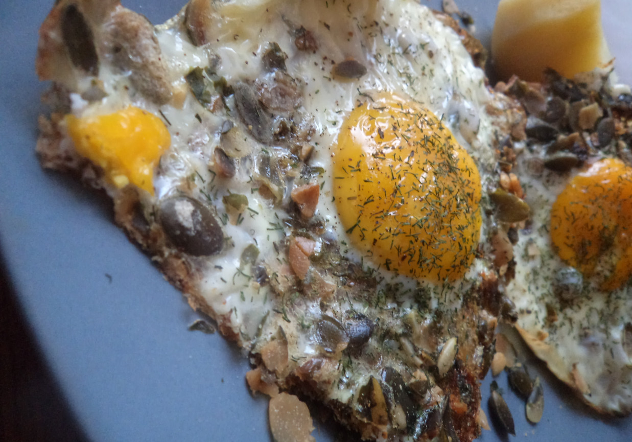 Jajka sadzone na pestkach dyni :) - DoradcaSmaku.pl