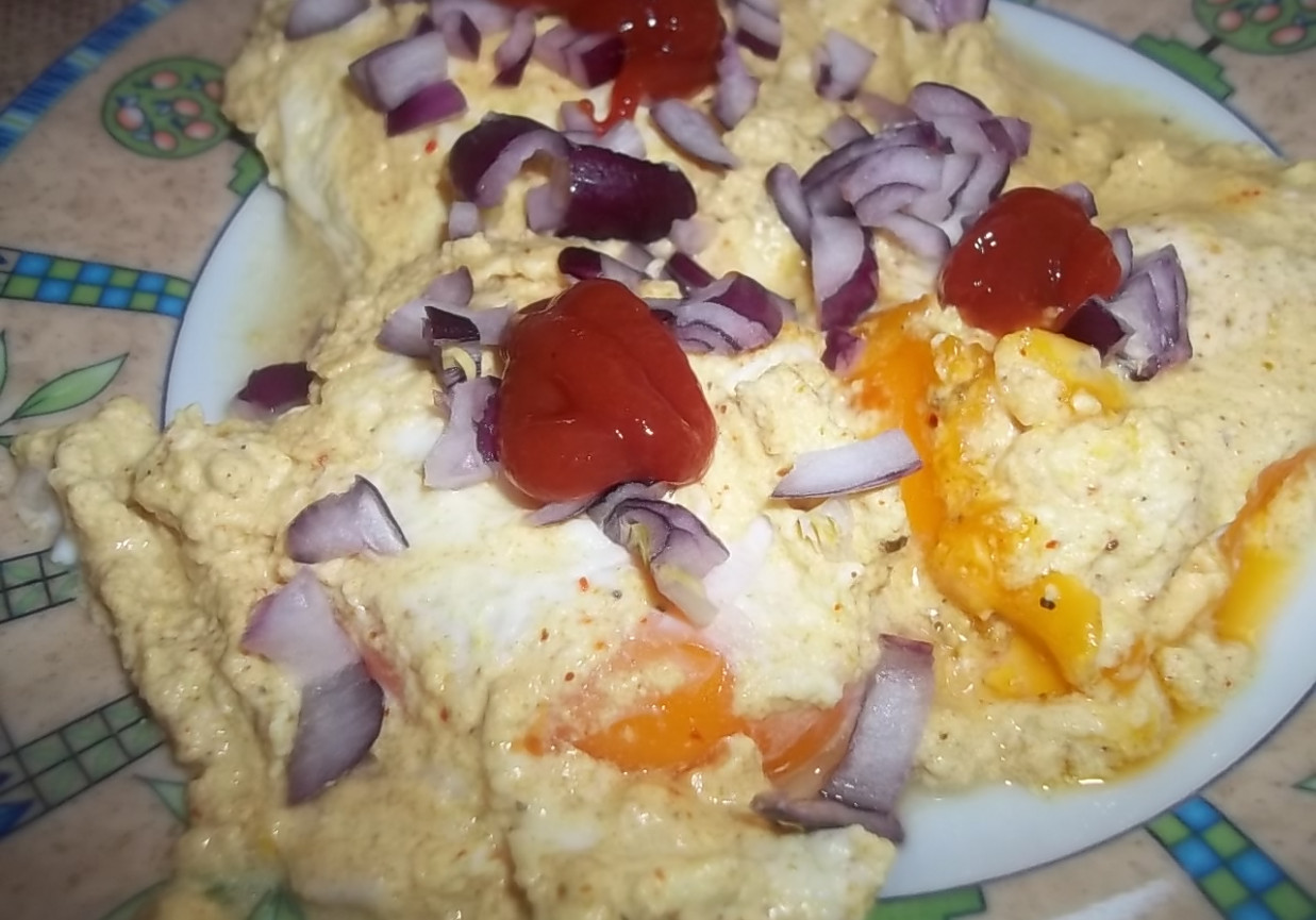 Jajka sadzone na śmietanie w curry - DoradcaSmaku.pl