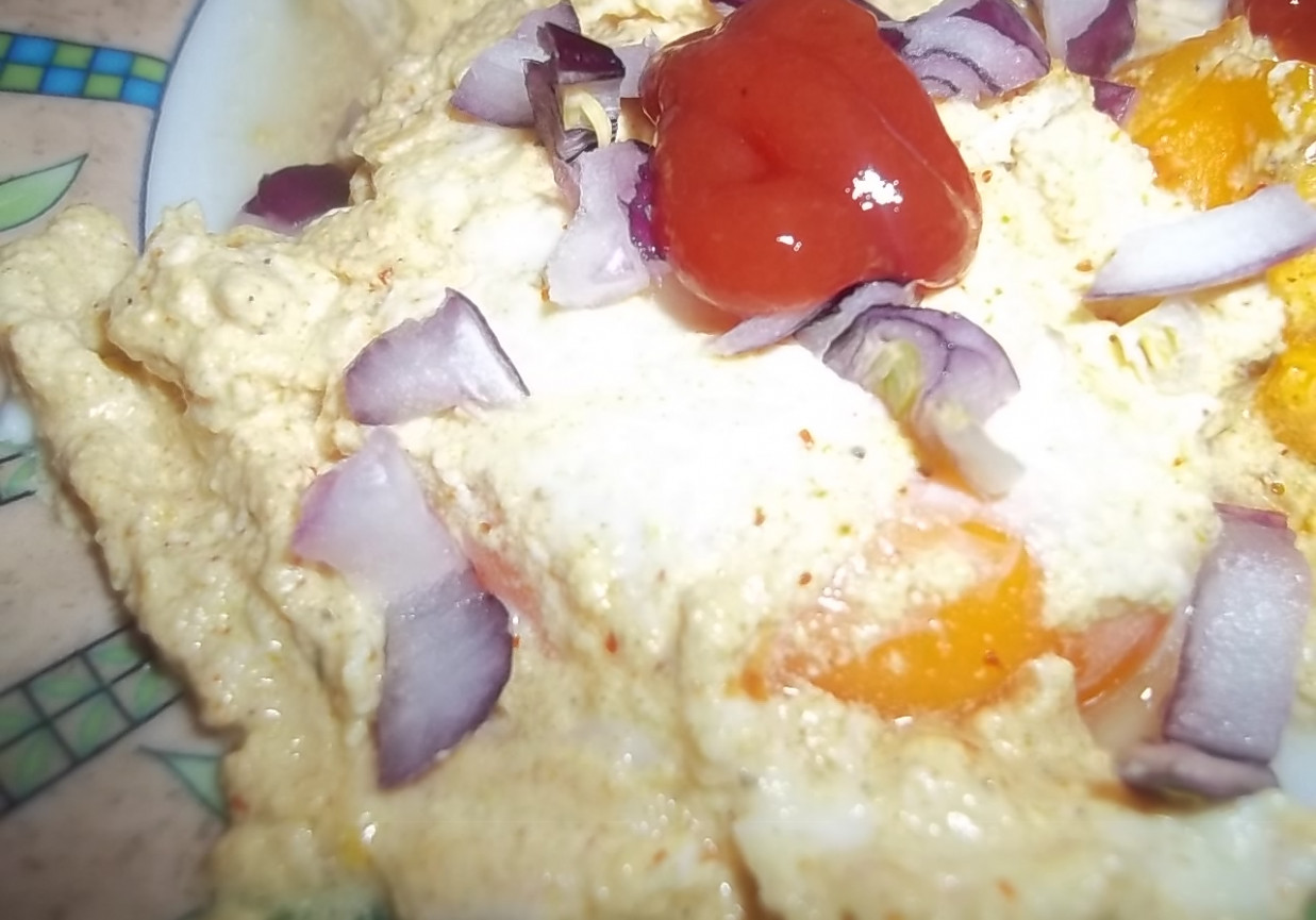 Jajka sadzone na śmietanie w curry - DoradcaSmaku.pl