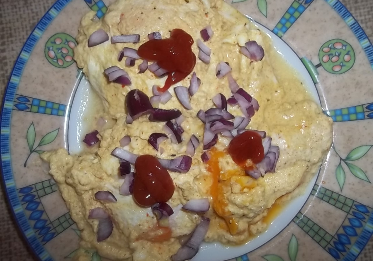 Jajka sadzone na śmietanie w curry - DoradcaSmaku.pl