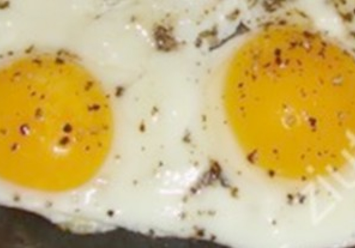 jajka sadzone na śmietanie - DoradcaSmaku.pl