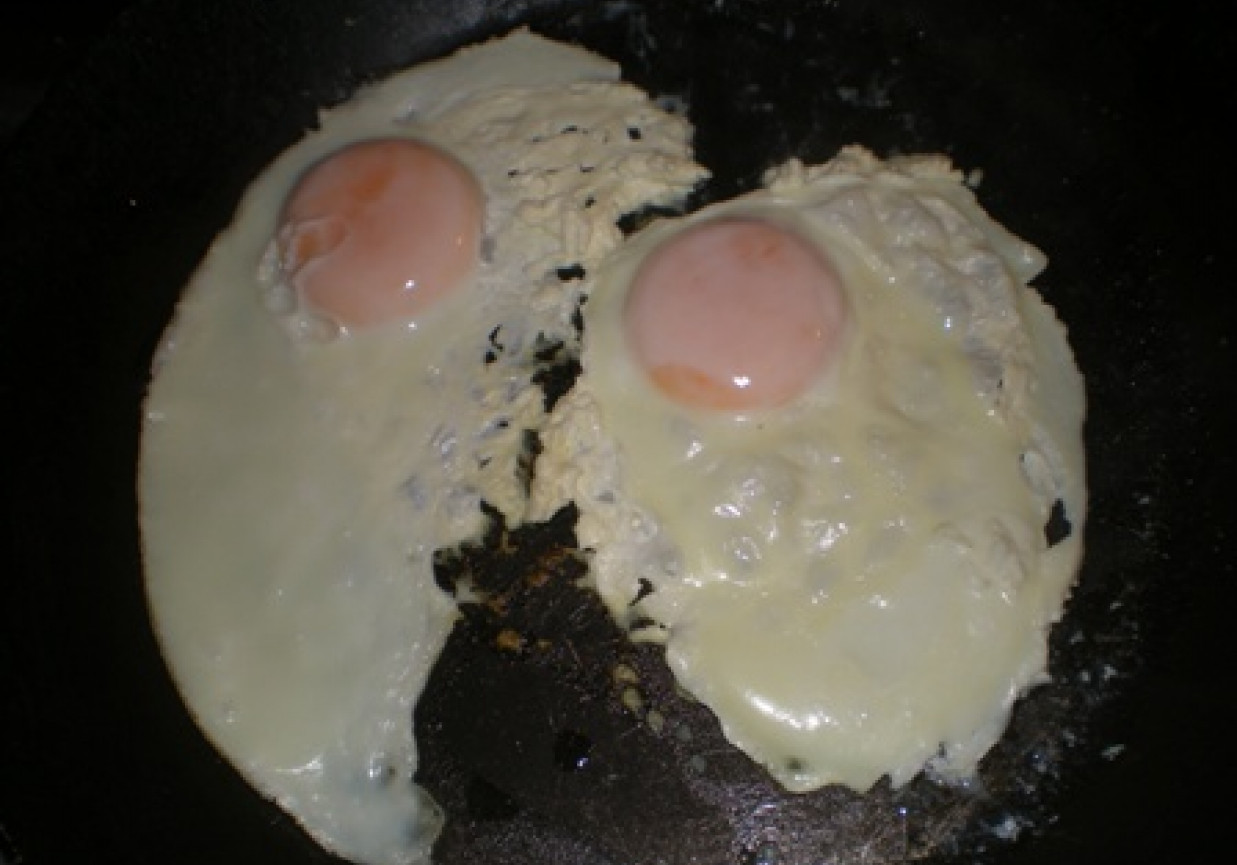 Jajka sadzone na śmietanie - DoradcaSmaku.pl