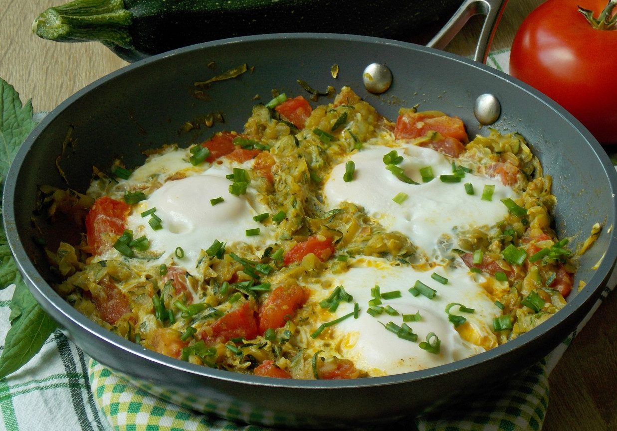 Jajka sadzone w cukinii curry - DoradcaSmaku.pl